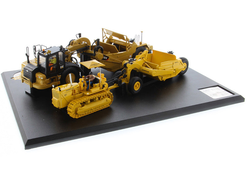 1:50 CAT 621K Scraper & CAT No.70 Scraper with D7 Track-Type Tractor ...